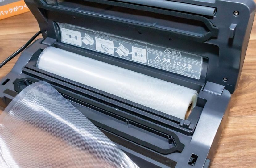 【レビュー】手軽に鮮度キープ可能な『真空パック機 VPF-M60』。『耐熱ガラス容器』なら汁気の多いカレーもギューッと密封!【動画付き】 | 特選街web